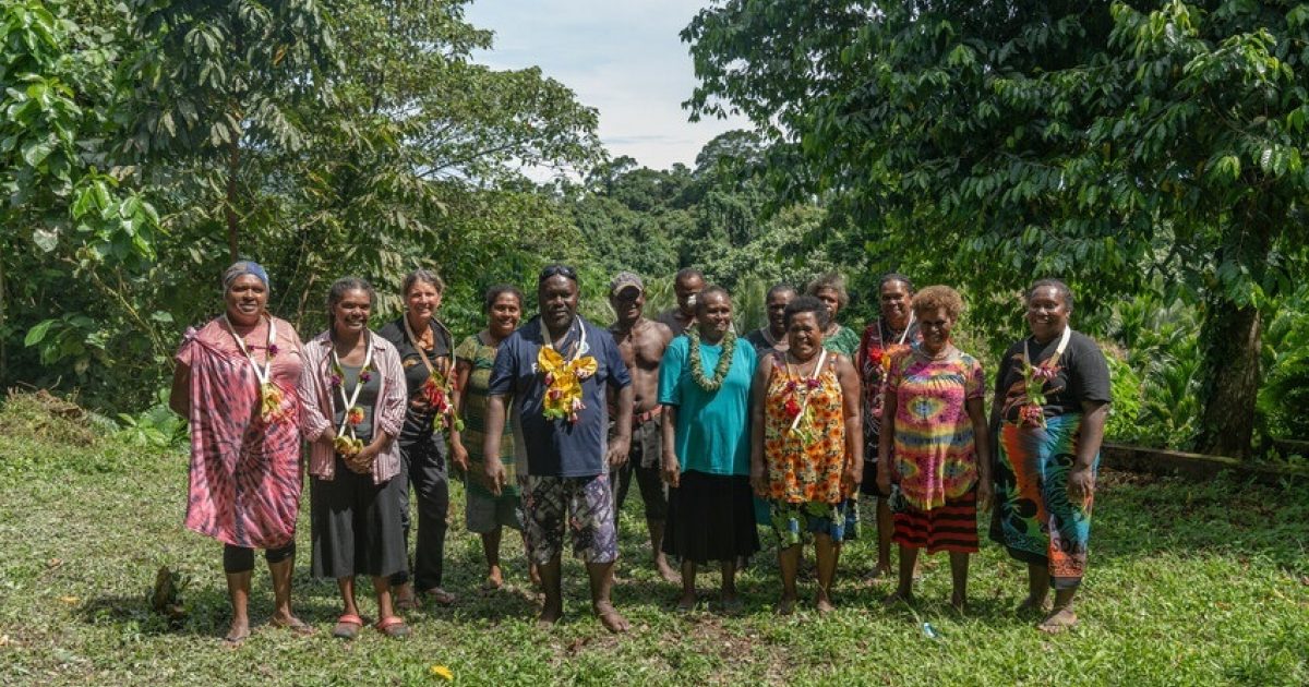 Powerful exchange of Traditional… | The Australian Volunteers Program